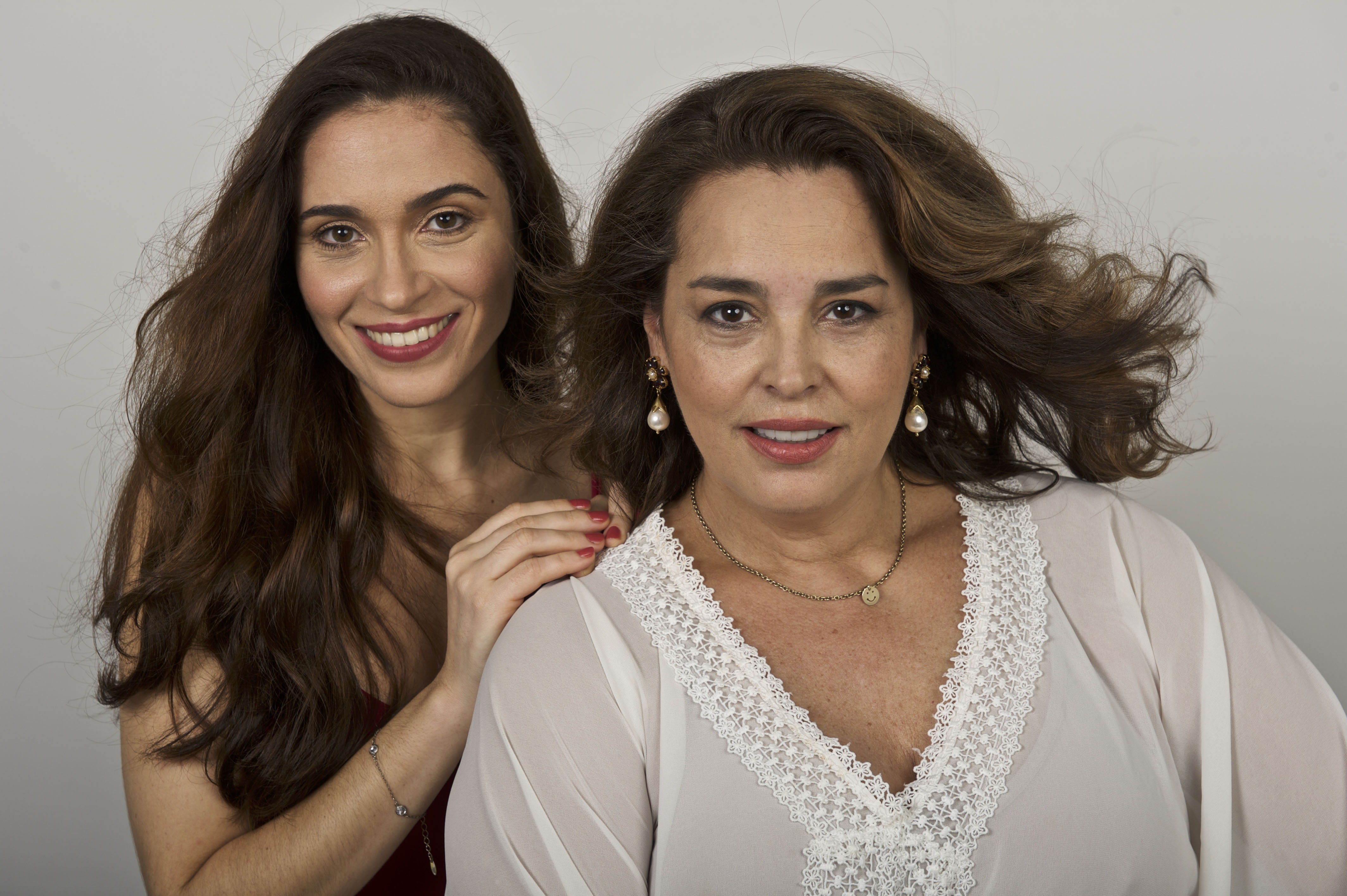 Ana Guasque e Suzy Rêgo no espetáculo Mulheres de Shakespeare - Lázaro ...