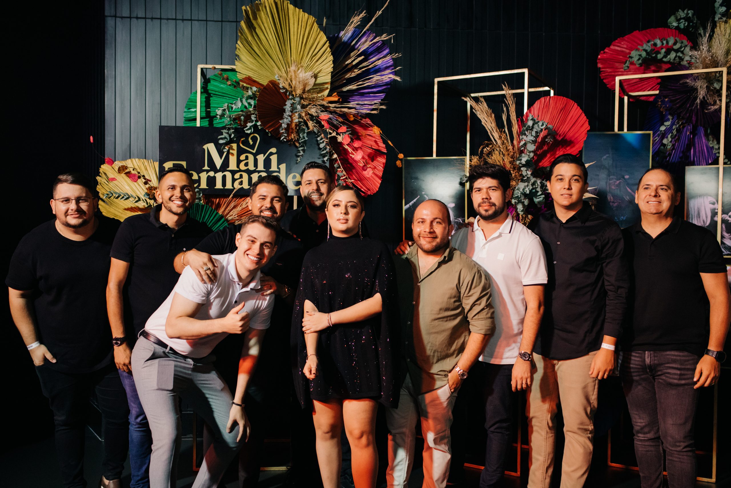 Mari Fernandez assina contrato com a Vybbe Music - Lázaro Medeiros